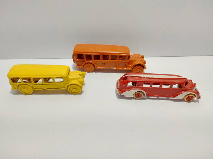 (3) cast iron buses (#0256) on Dec 30, 2022 | Freeman Yoder Auctions in PA