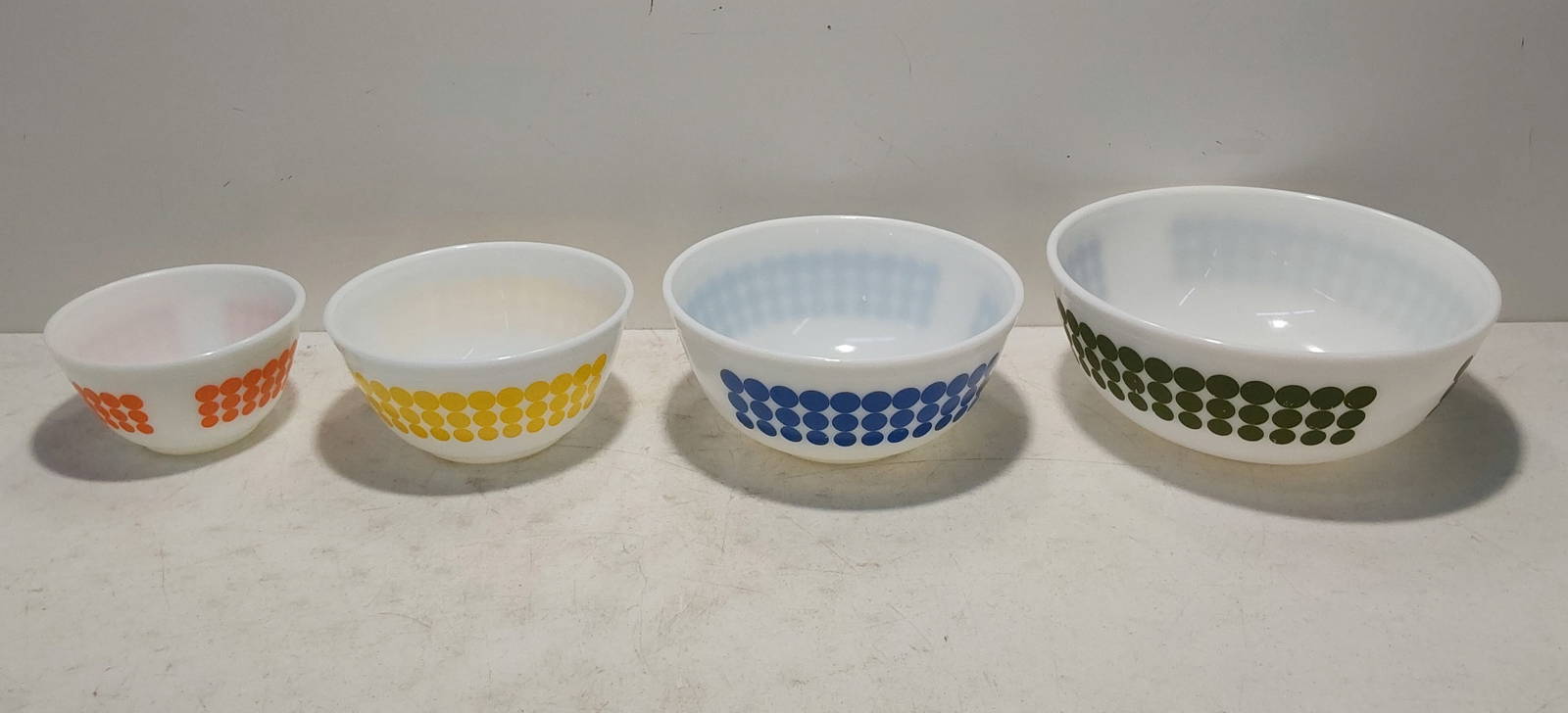 4 Piece Pyrex Bowl Set Auction