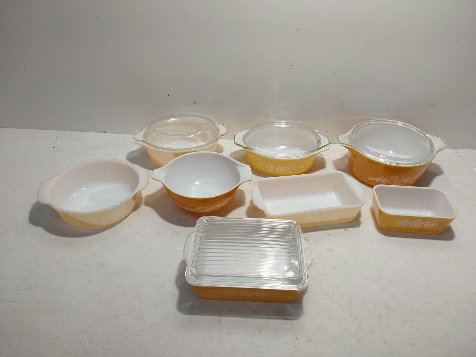 (8) Pieces Of Pyrex Auction