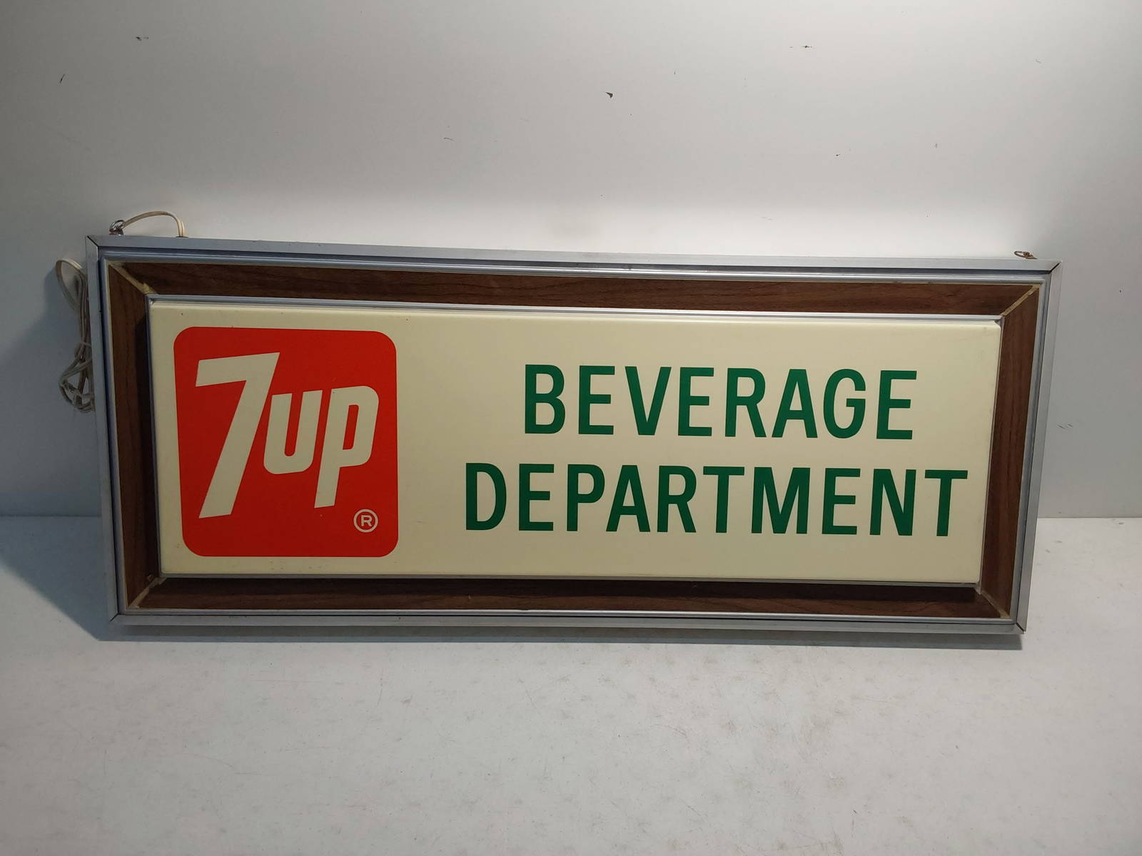 7up Beverage Department Lighted Sign Auction