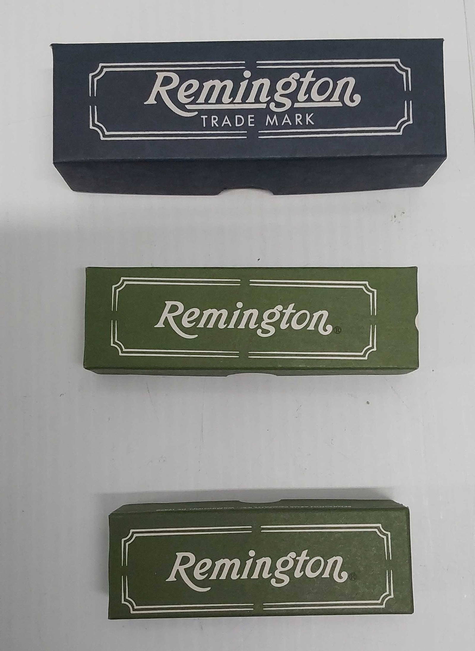 (3) Remington Pocket Knives With Boxes Auction