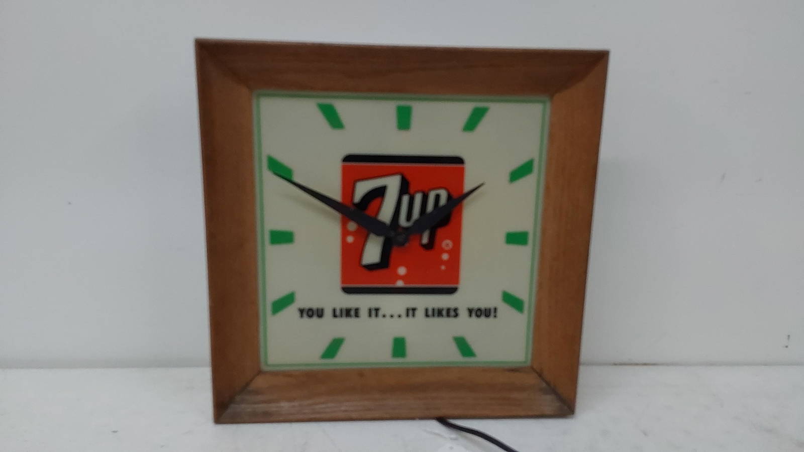 7up Light Up Clock Auction