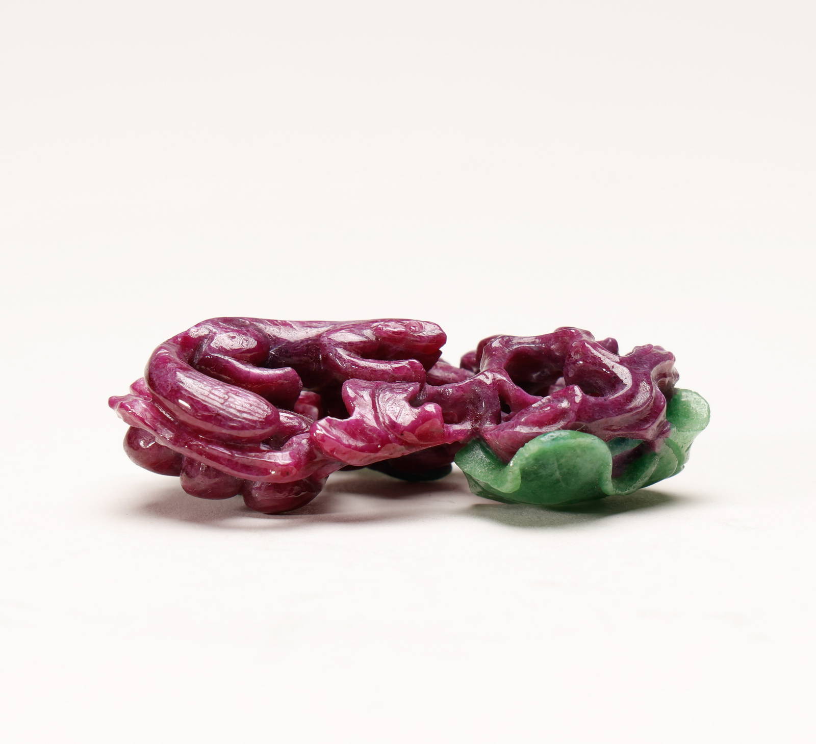 Qing Dynasty Ruby Gemstone Pine Tree Grape Auction