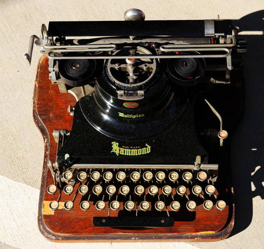 VINTAGE ANTIQUE HAMMOND TYPEWRITER - Feb 25, 2022 | Legend Artworks Inc ...