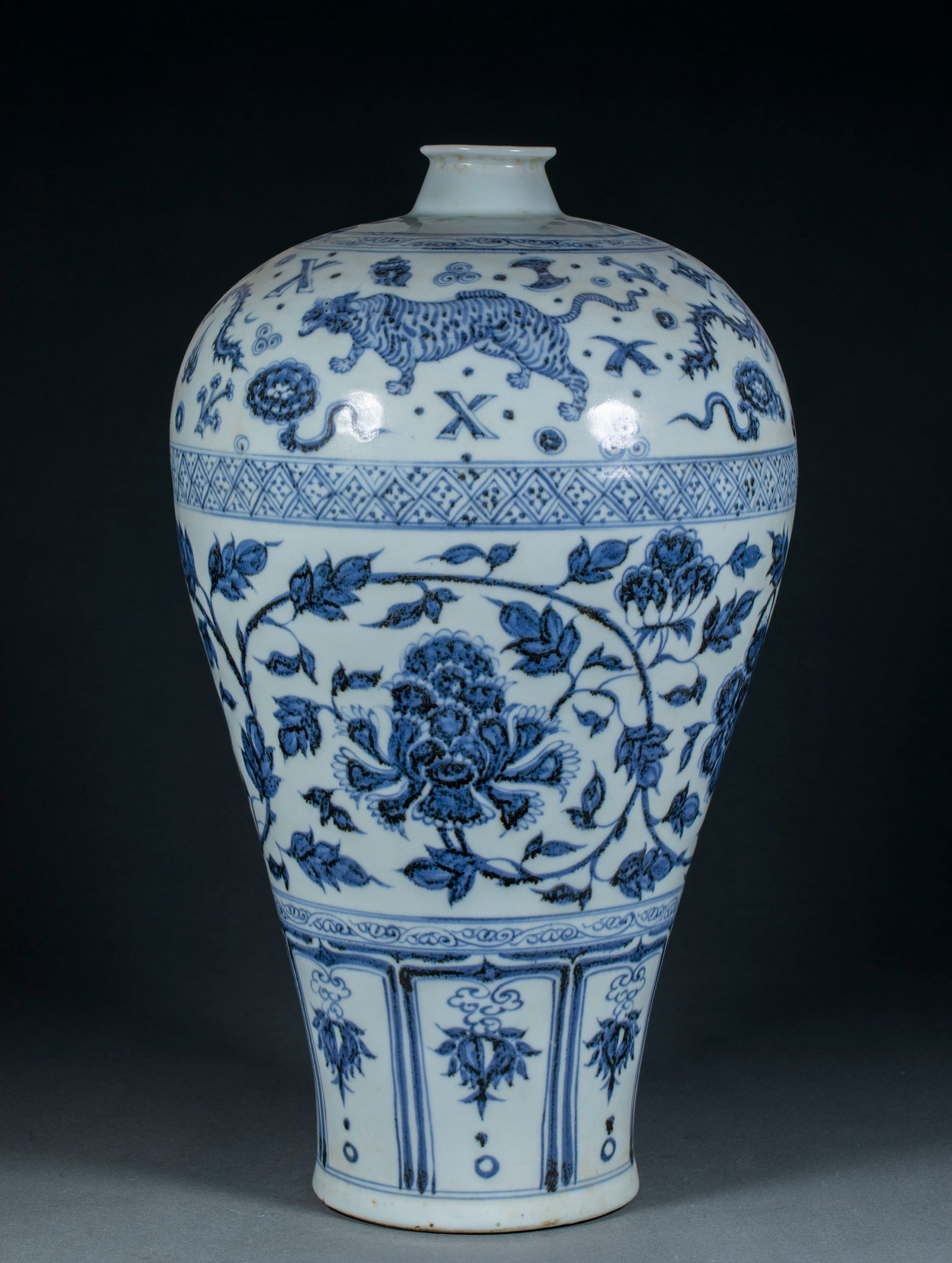 Ming Blue And White Plum Vase With Floral Patterns Auction