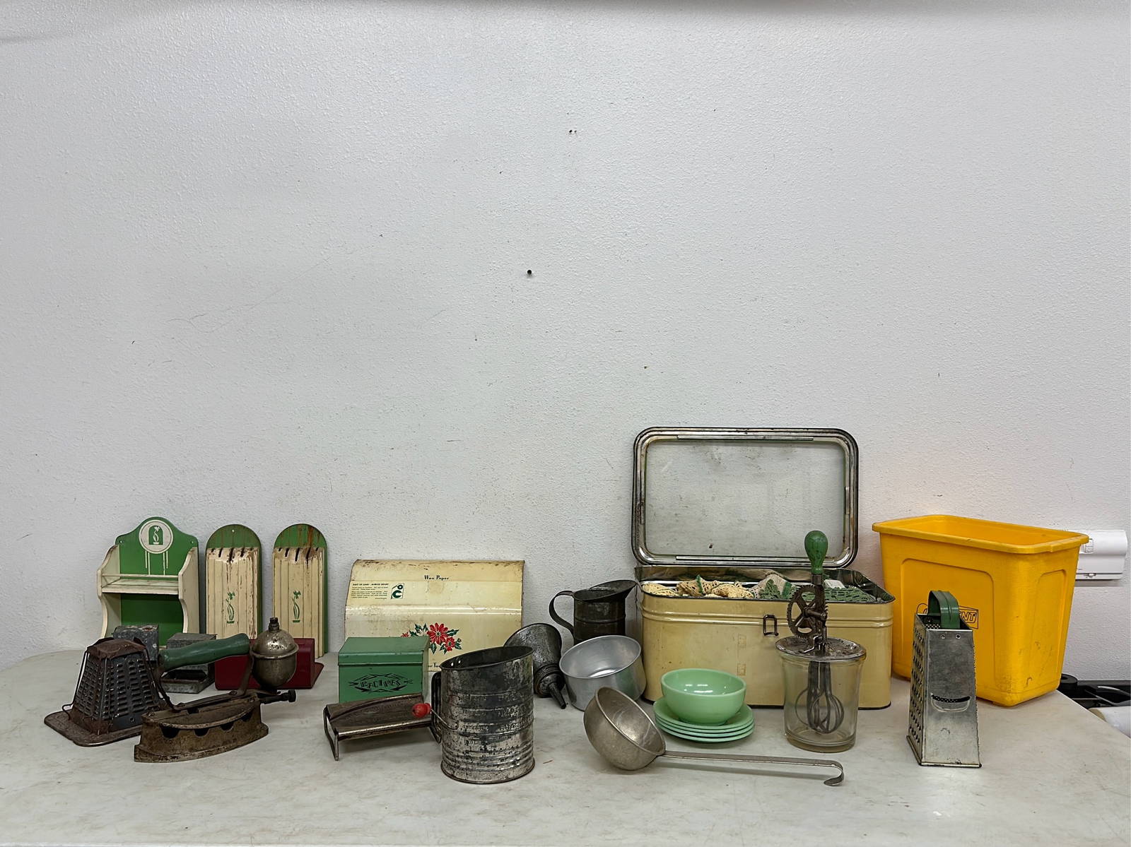 Vintage Kitchenware & Collectibles - May 11, 2024 | W Yoder Auction Llc In Wi