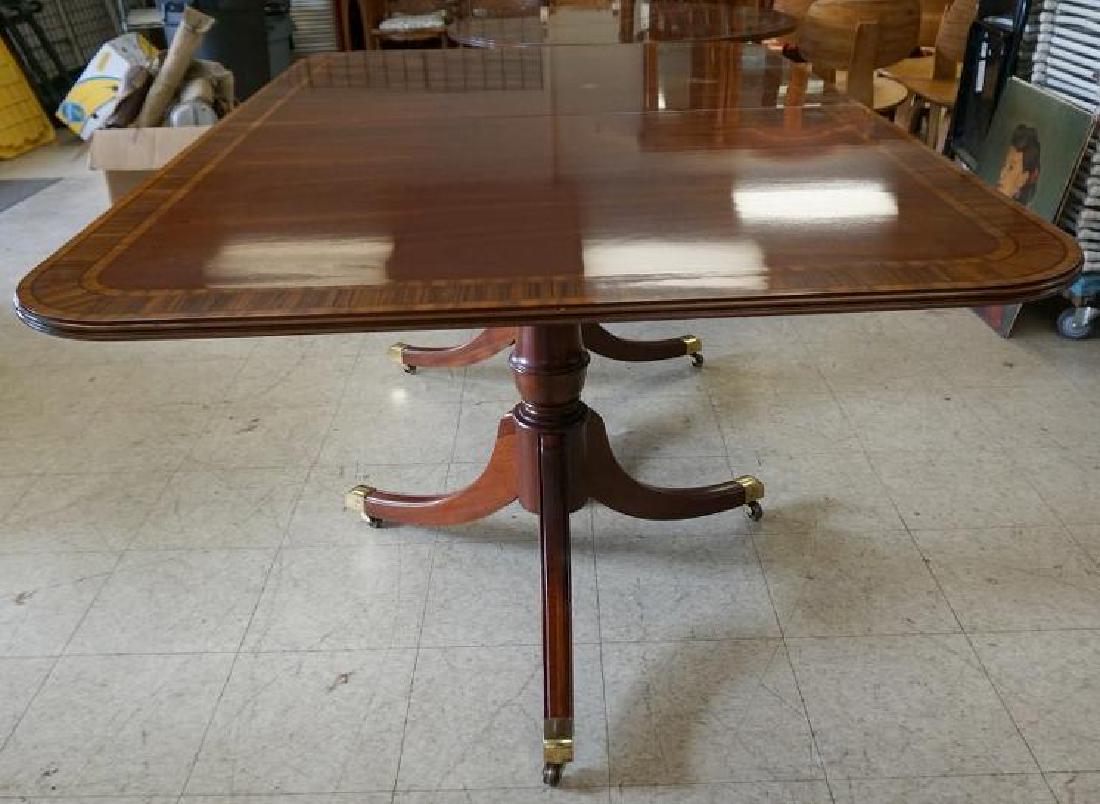 MAHOGANY FORMAL PEDESTAL DINING TABLE, WITH BEAUTIFULLY