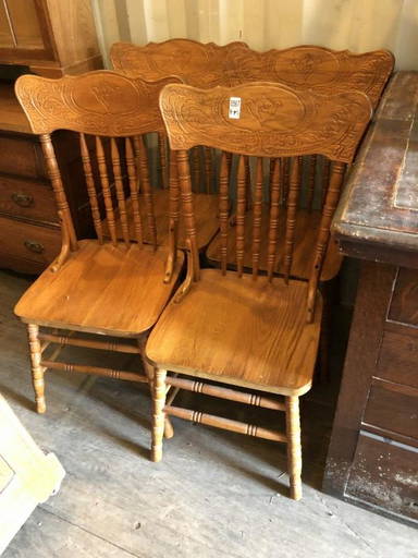 4 Oak Pressed Back Chairs In Good Condition