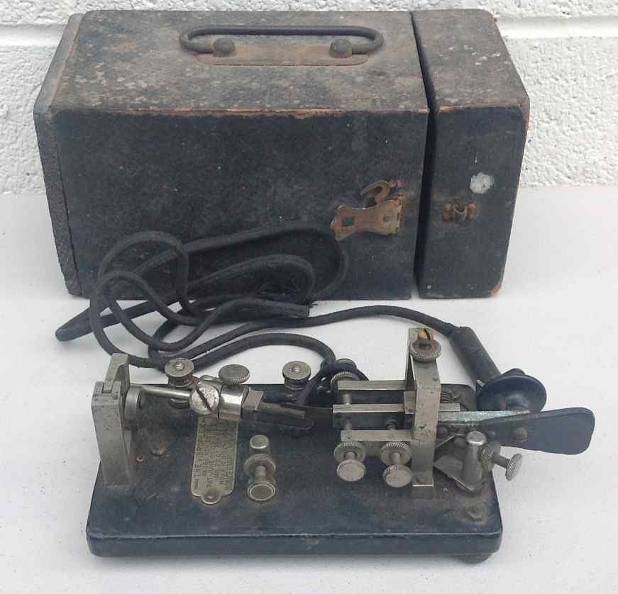 VIBROPLEX TELEGRAPH BUG, WITH CARRYING CASE. MEASURES