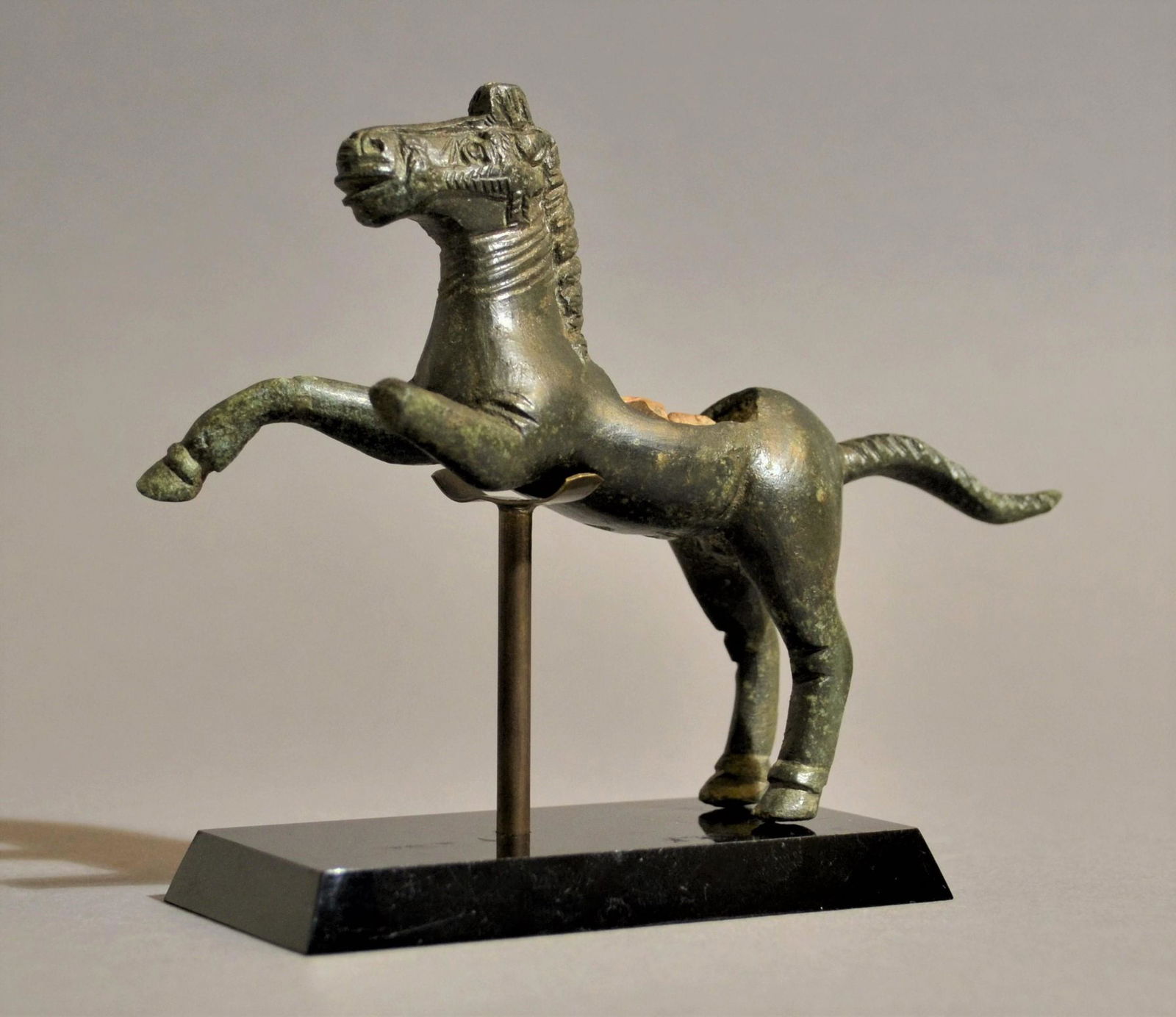 Ancient Roman Bronze Statuett Of A Horse | Barnebys