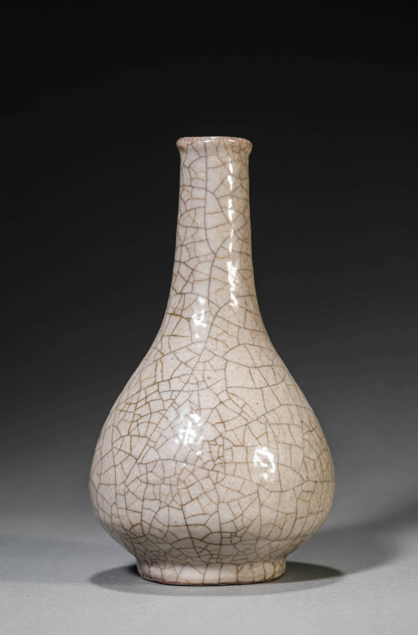 A Ge-type Vase Auction
