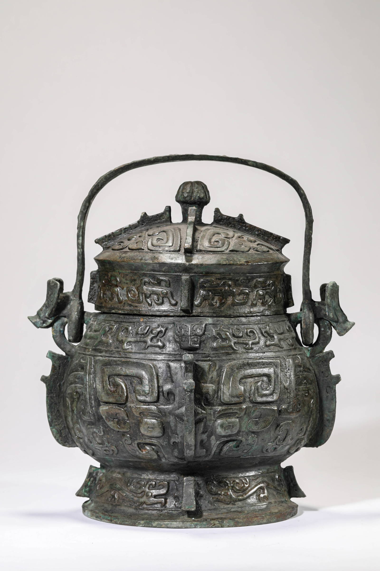 A Bronze 'ya Yi Mu Gui' You Auction