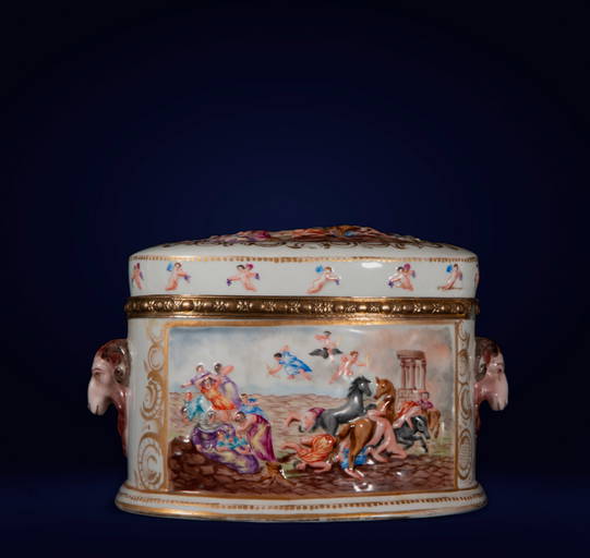 Porcelain Capodimonte Box 19th Century