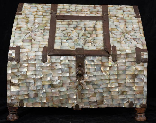 Berber Arab 1900 Casket In Mother Of Pearl