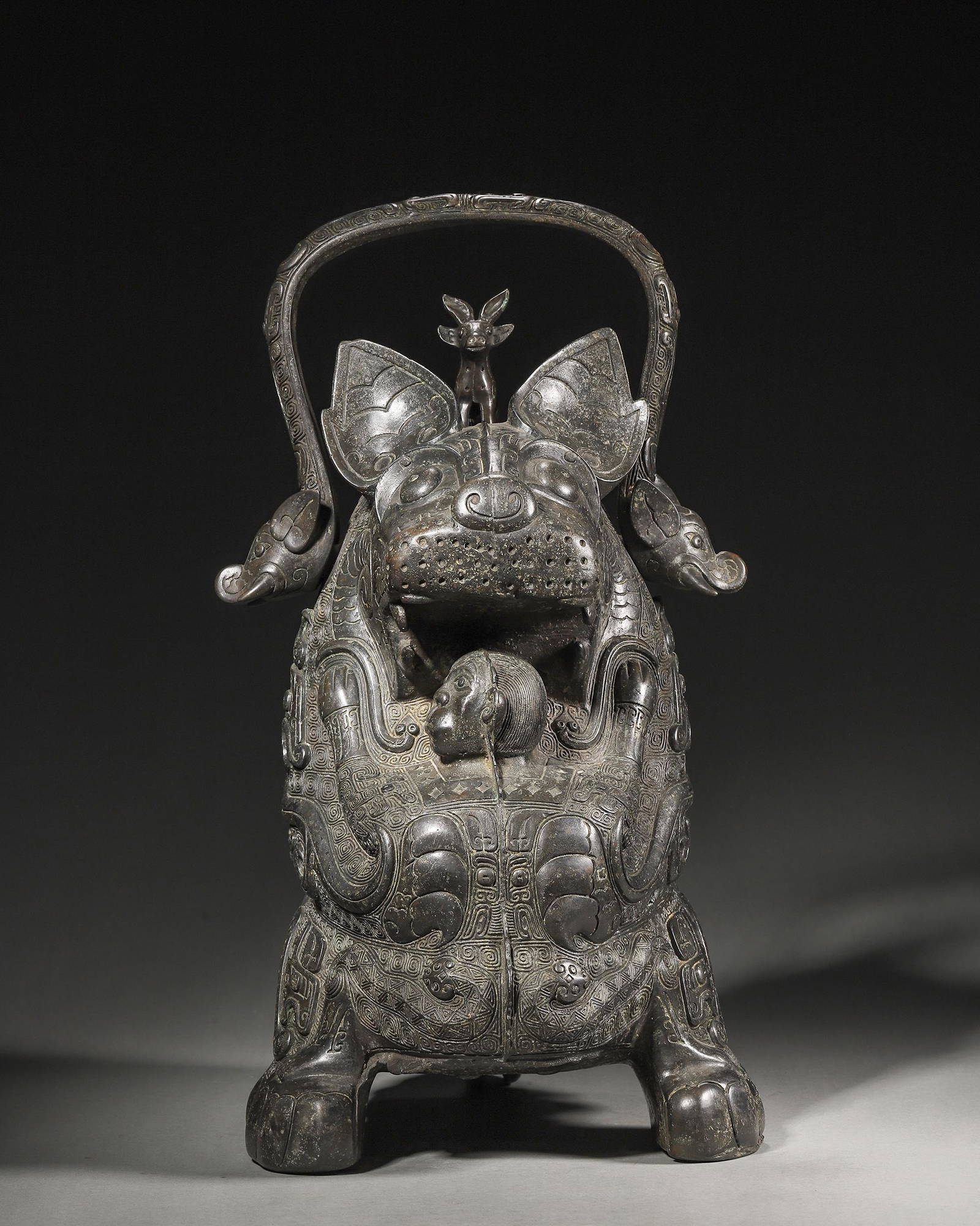 A Kui Dragon Patterned Bronze Tiger Pot, Western Zhou Dynasty,china Auction