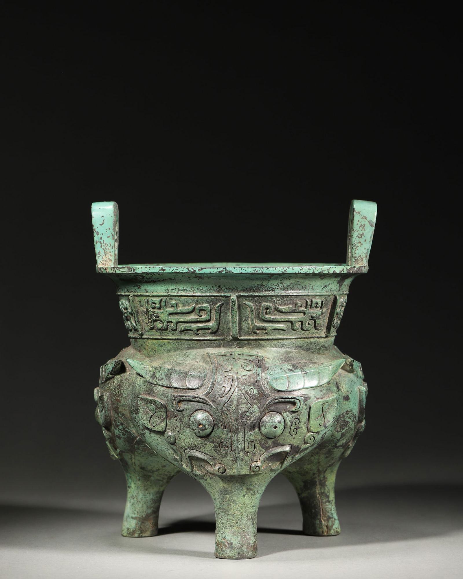 A Taotie Patterned Bronze Pot,the Eastern Zhou Dynasty Auction