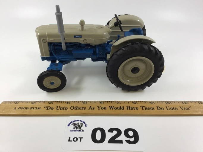 Ertl Ford 5000 Blue Toy Tractor 1/16 Scale