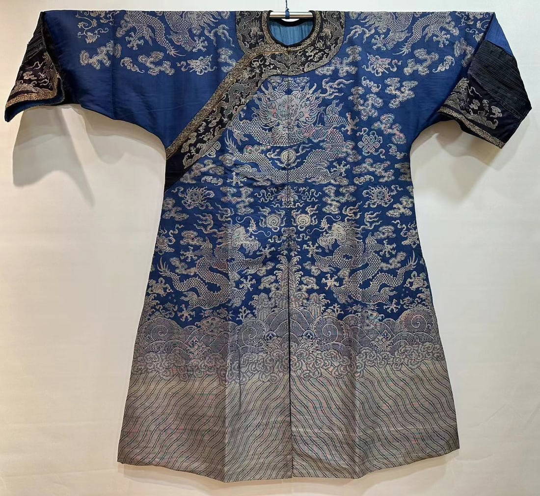 Qing Dynasty Dragon Pattern Python Robe Auction