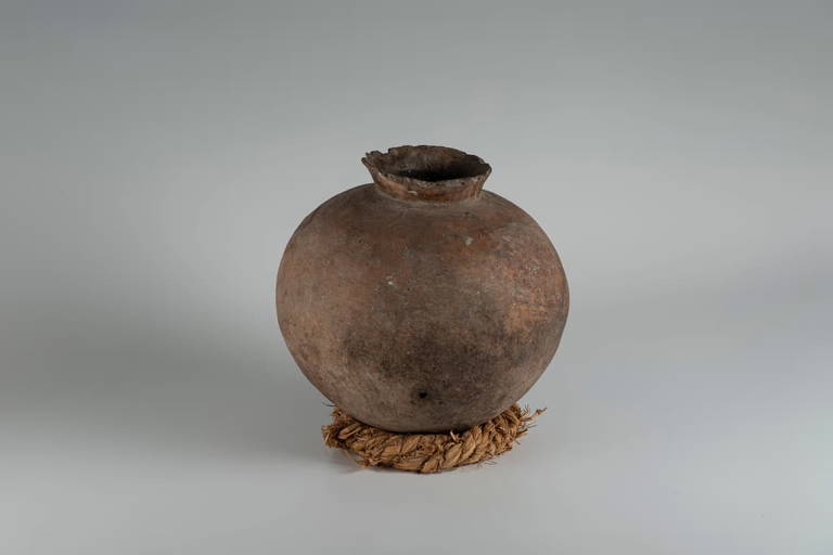 Taiwan Indigenous Paiwan Pottery Urn With Feet, Qing Dynasty