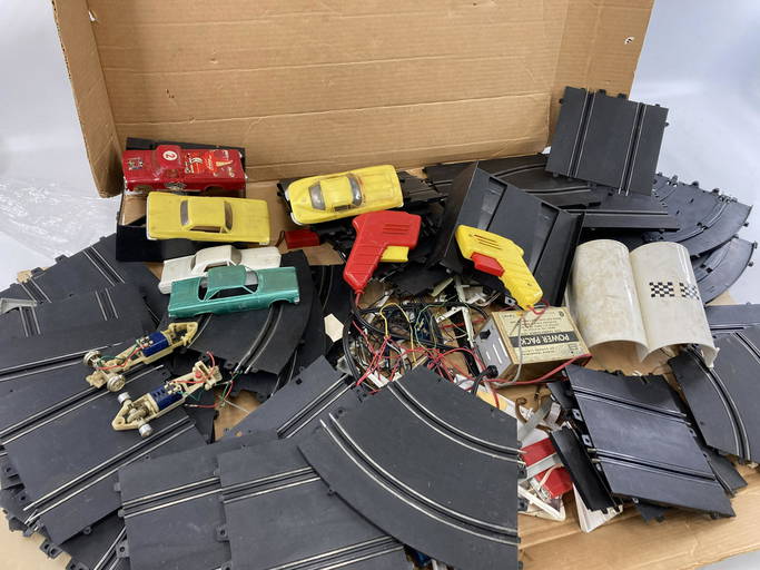 Vintage Eldon's Race Track & Box