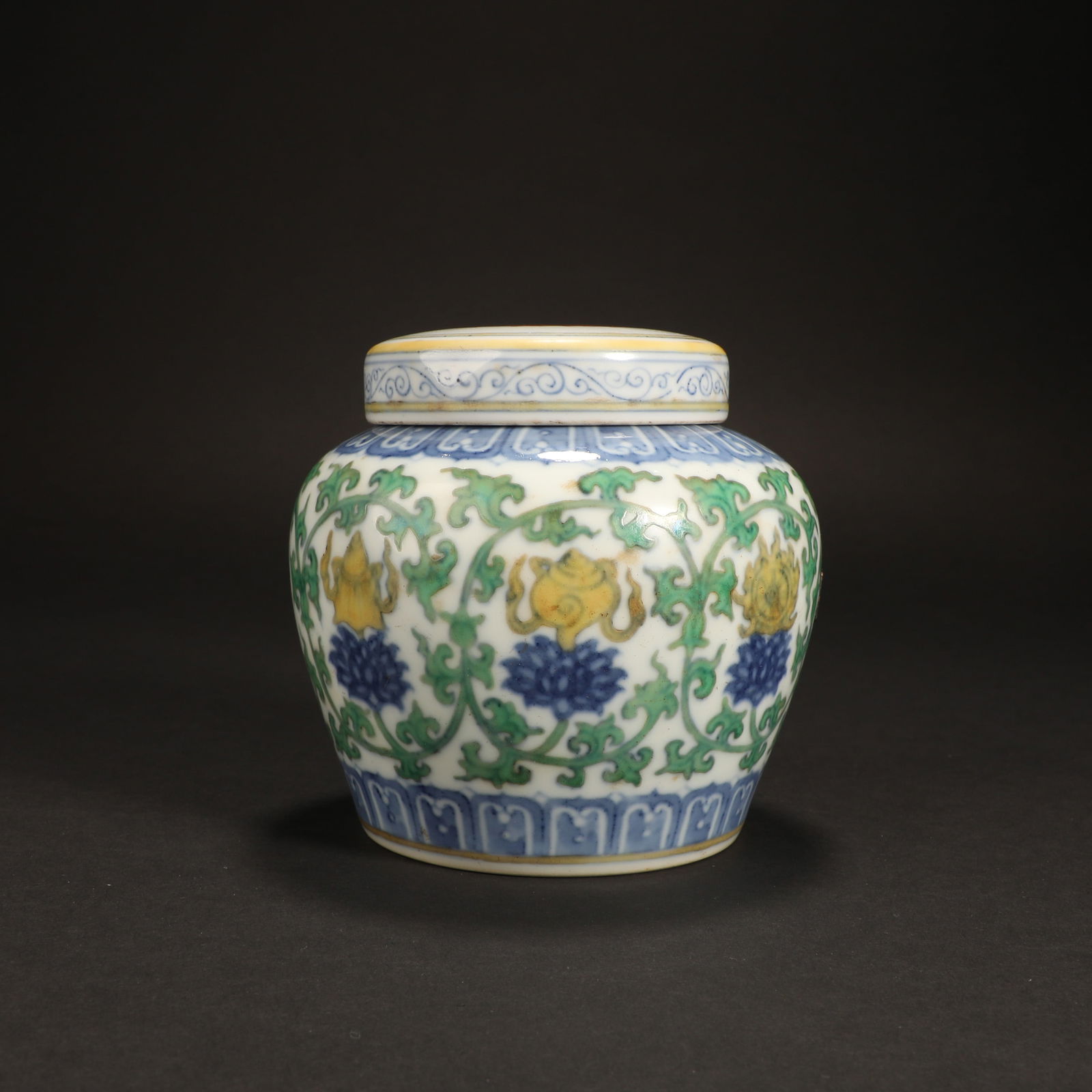 A Mini Wucai Jar And Cover 'tian' Mark, Qing Dynasty (private English Collection) Auction