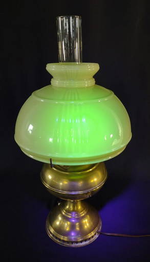 Rayo Lamp W/ Custard Uranium Glass Shade