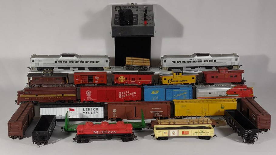 23 Vintage Ho Scale Trains & Controller