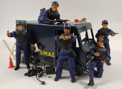 1975 Ljn Swat Police Van & Action Figures