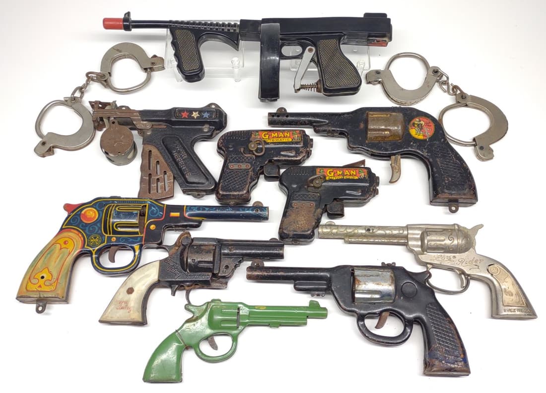 10 Vintage Toy Clicker Guns