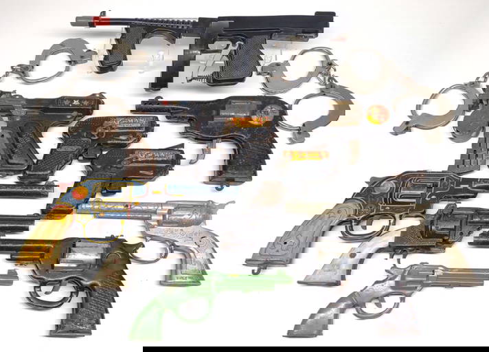 10 Vintage Toy Clicker Guns