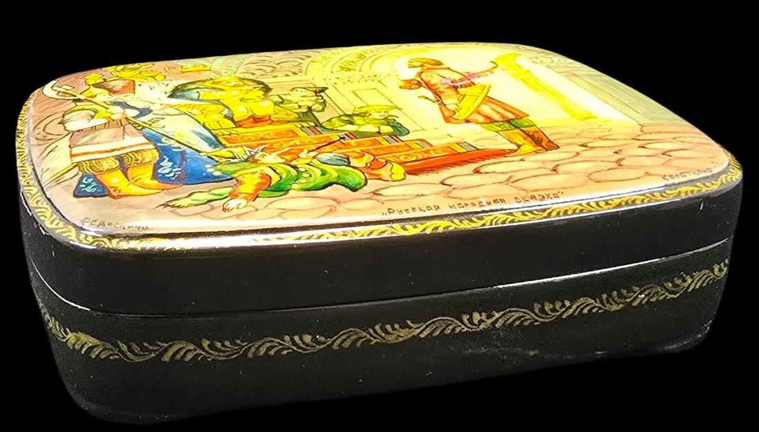 Beautiful Handpainted Vintage Russian Lacquer Box - Signed Auction