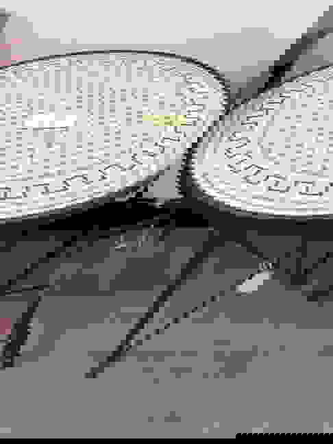 Porcelain Round Table With Metal Base And Claw Footing By Mangani - 24 ...