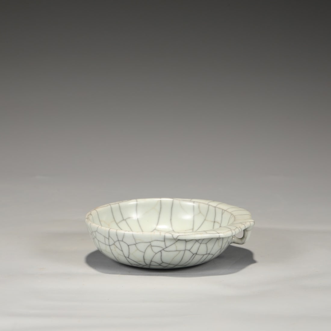 Chinese Ge-type Porcelain Dish Auction