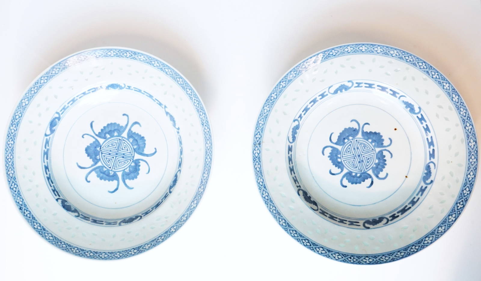 A Pair Of Blue And White " Five Bats Fu" Plates Auction