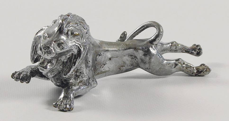 lion radiator mascot, '20s, sizes 16cm x 5.5cm x 6,5cm, good condition ...