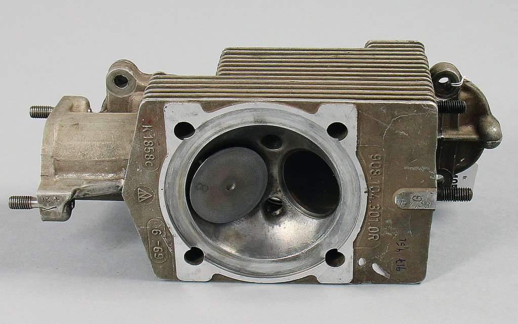 PORSCHE Porsche 917/908 4, 5 litre, cylinder head and 1