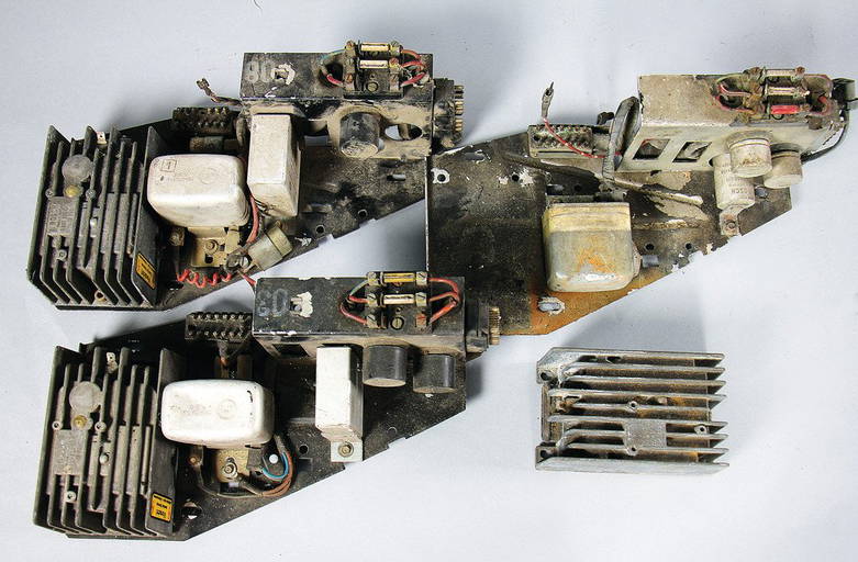 3 Control Devices With Assembling Plate And Relays