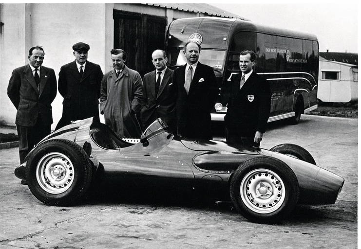 Brm Original B/w Photo Brm Formel1, In The Background