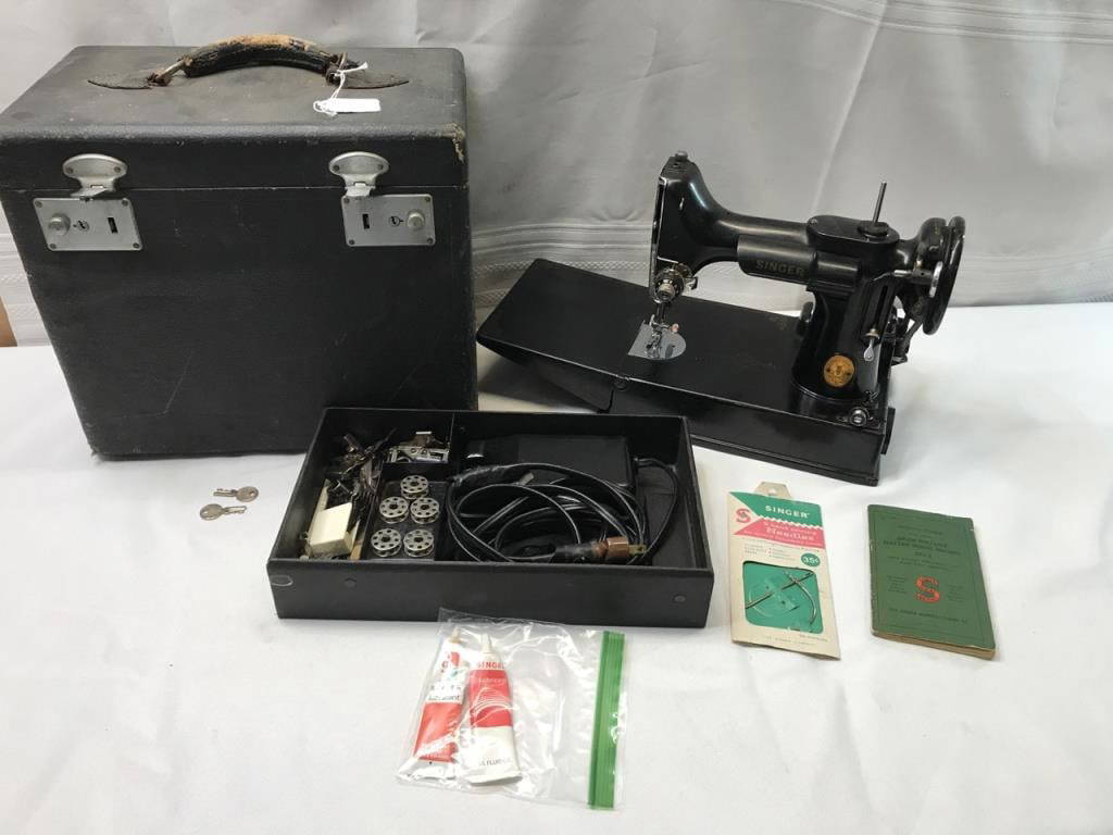 Singer No. 3-110 Featherweight Sewing Machine Auction