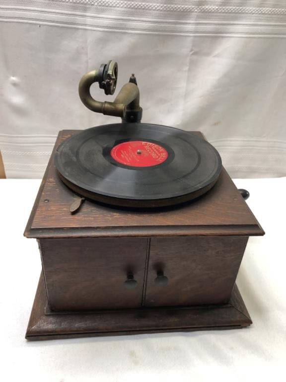 Antique Victor Talking Machine Auction
