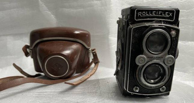 Lot Of 2 Vintage Cameras 1 Agfa Agfaflex , 1 Roller Rolleiflex Authmat ...
