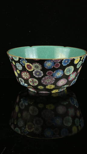 Qing Dynasty Yongzheng Leather Ball Flower Bowl