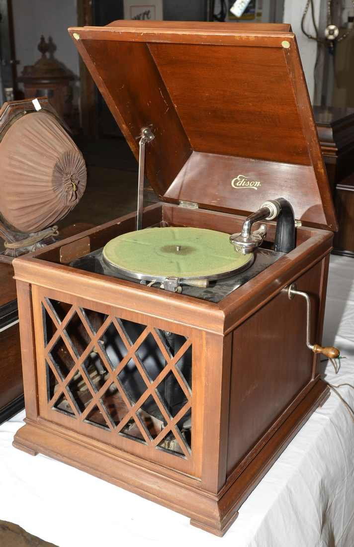 2: EDISON DIAMOND DISC PHONOGRAPH, TABLE MODEL. GRILL F