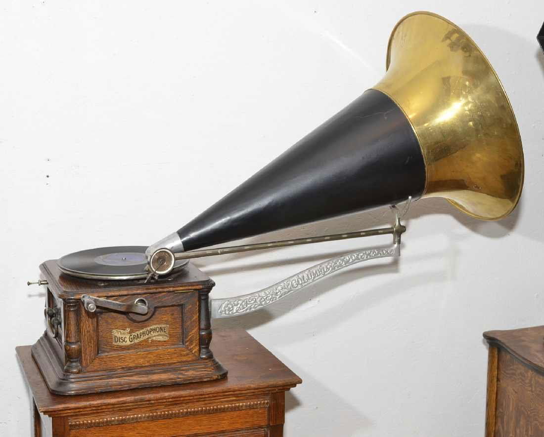 161: COLUMBIA GRAPHOPHONE, MODEL AH MARKED "THE DISC GR