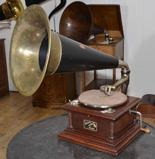 Victor Vic. Iv Phonograph, Sn 26356" W/ Witch's Ha