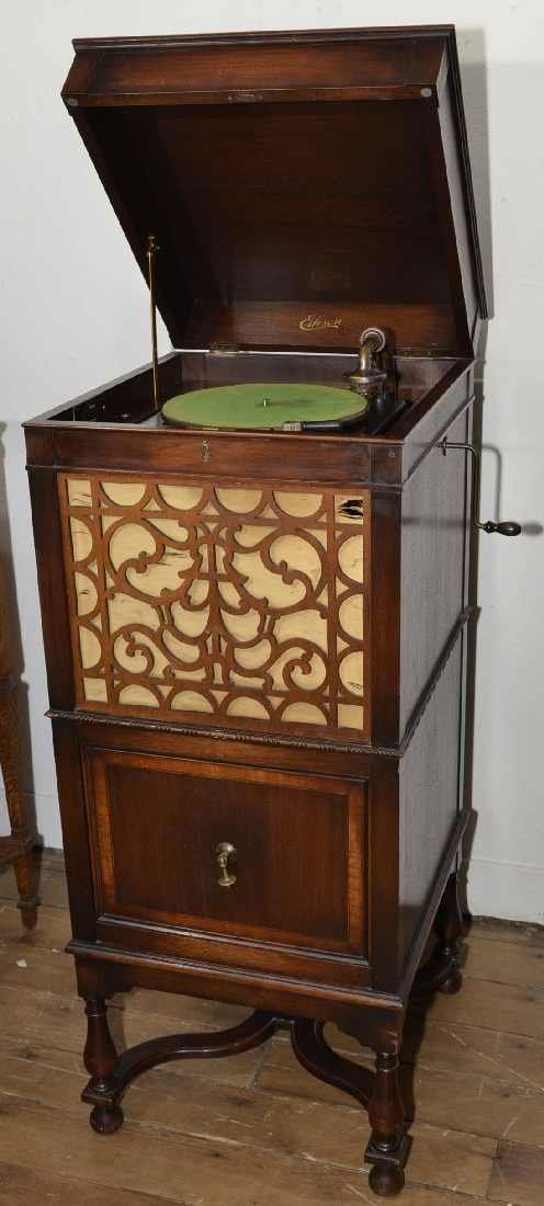 301: EDISON CONSOLE PHONOGRAPH, MODEL W250 DIAMOND DISC