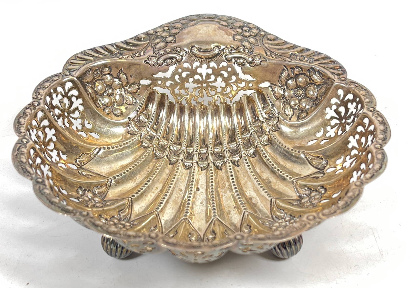 C1908 London Sterling Silver Reticulated Shell Form Dish Auction