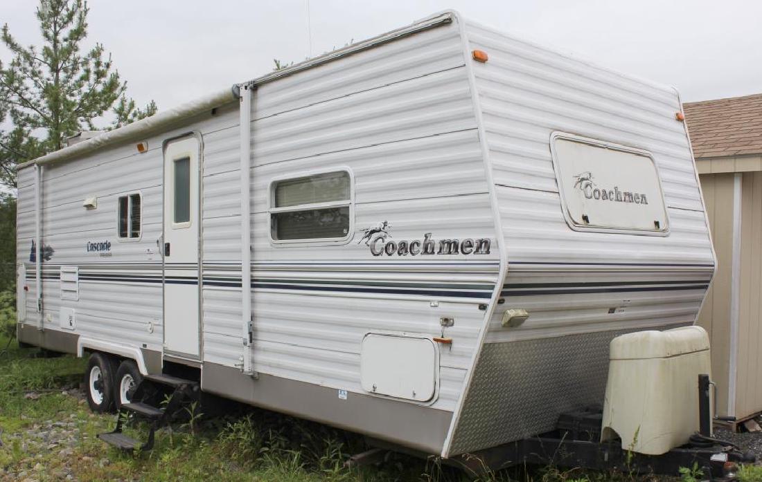 2004 Coachmen 26' camping trailer with slide out nice
