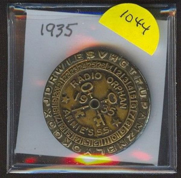 1044: 1935 RADIO ORPHAN ANNIE DECODER PIN - WORKS