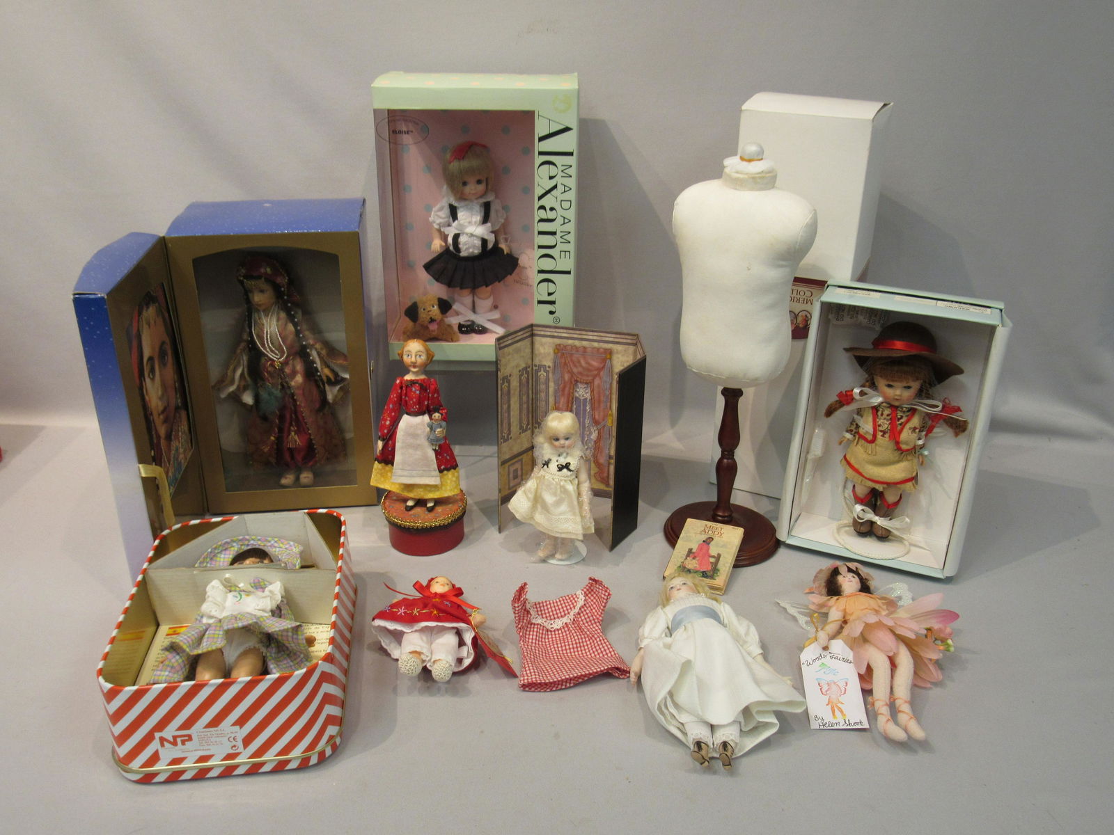 LOT OF (9) DOLLS: - Jun 18, 2022 | Dotta Auction Co., Inc in PA